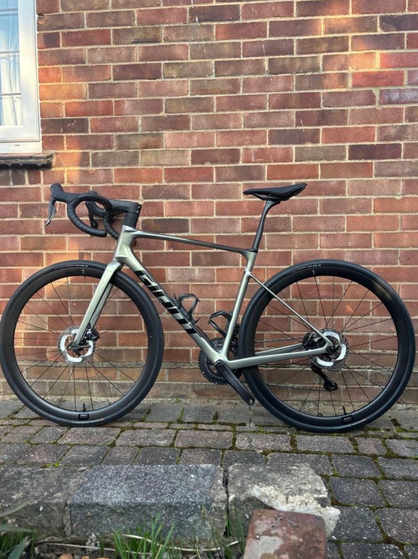 2023 Giant Defy Advanced SL 1 - BicycleBlueBook.com